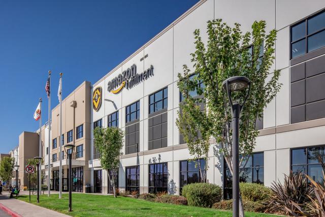 Amazon Oak4 Fulfillment Center - Big-D Mission Critical | Expert Data ...